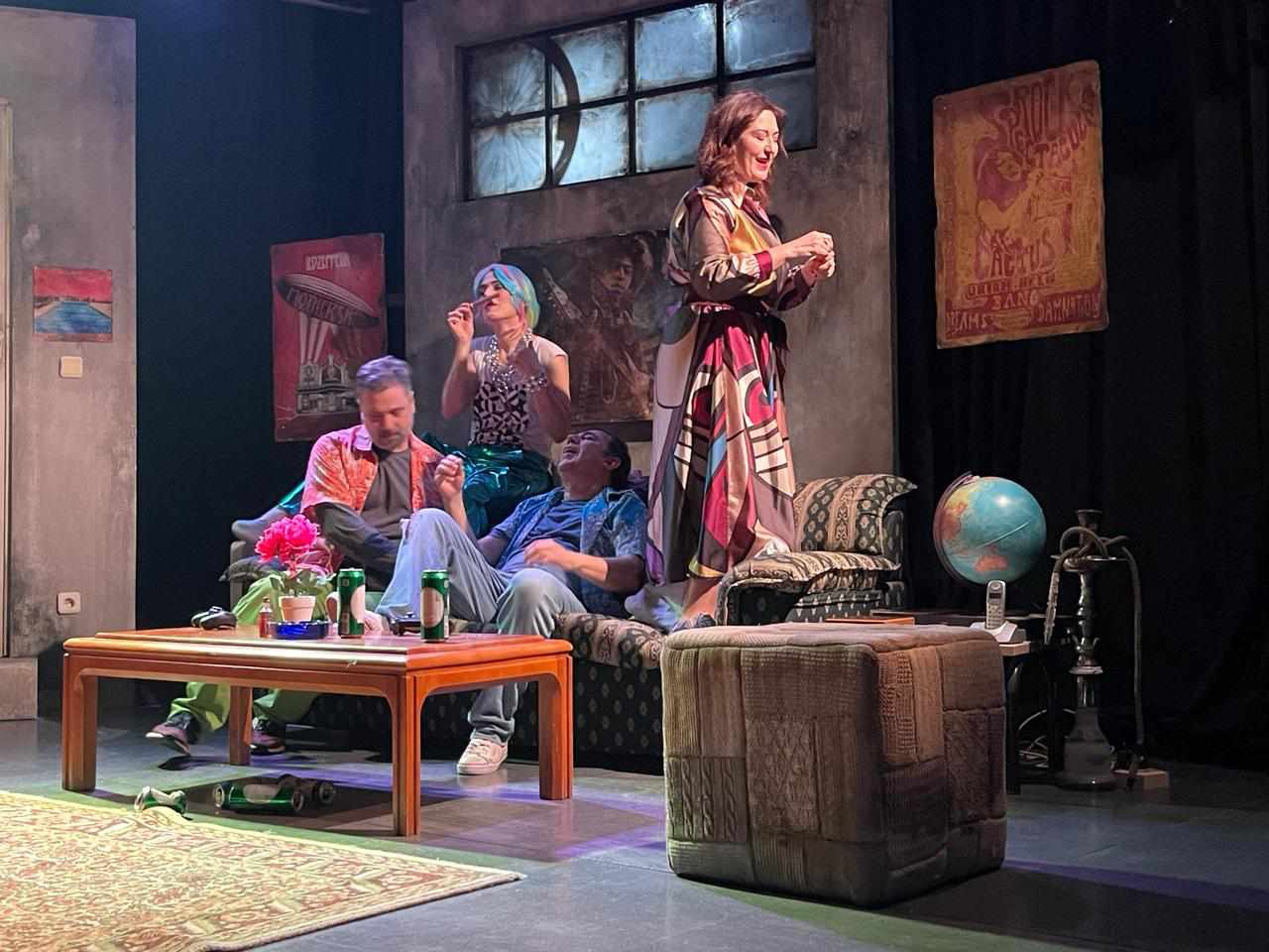 Επιτυχημένη πρεμιέρα για το «California Dreaming 20 χρόνια μετά ...