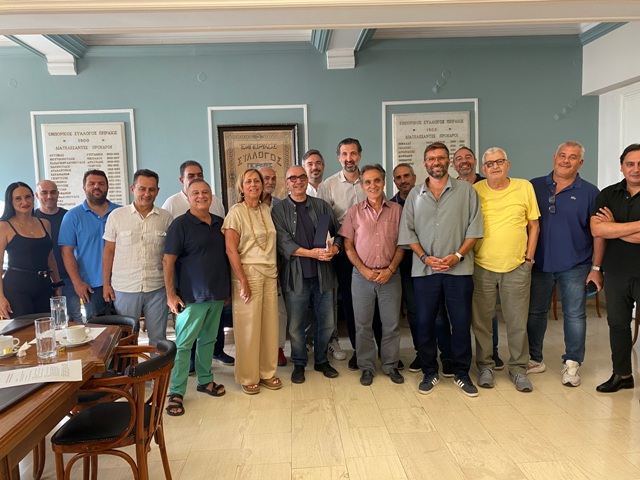 Ο ΕΜΠΟΡΙΚΟΣ ΣΥΛΛΟΓΟΣ ΠΕΙΡΑΙΩΣ ΤΙΜΑ ΤΟ ΔΗΜΟΤΙΚΟ ΘΕΑΤΡΟ ΠΕΙΡΑΙΑ – Piraeus365